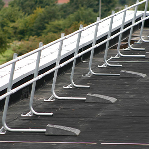 Roof Edge Protection Straight System With 1 Fixed and 1 Free End